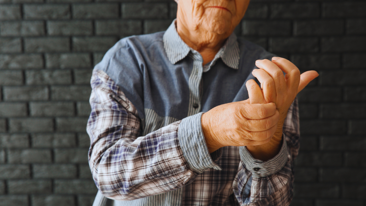 Five effective wrist and hand exercises Aussie seniors can do at home